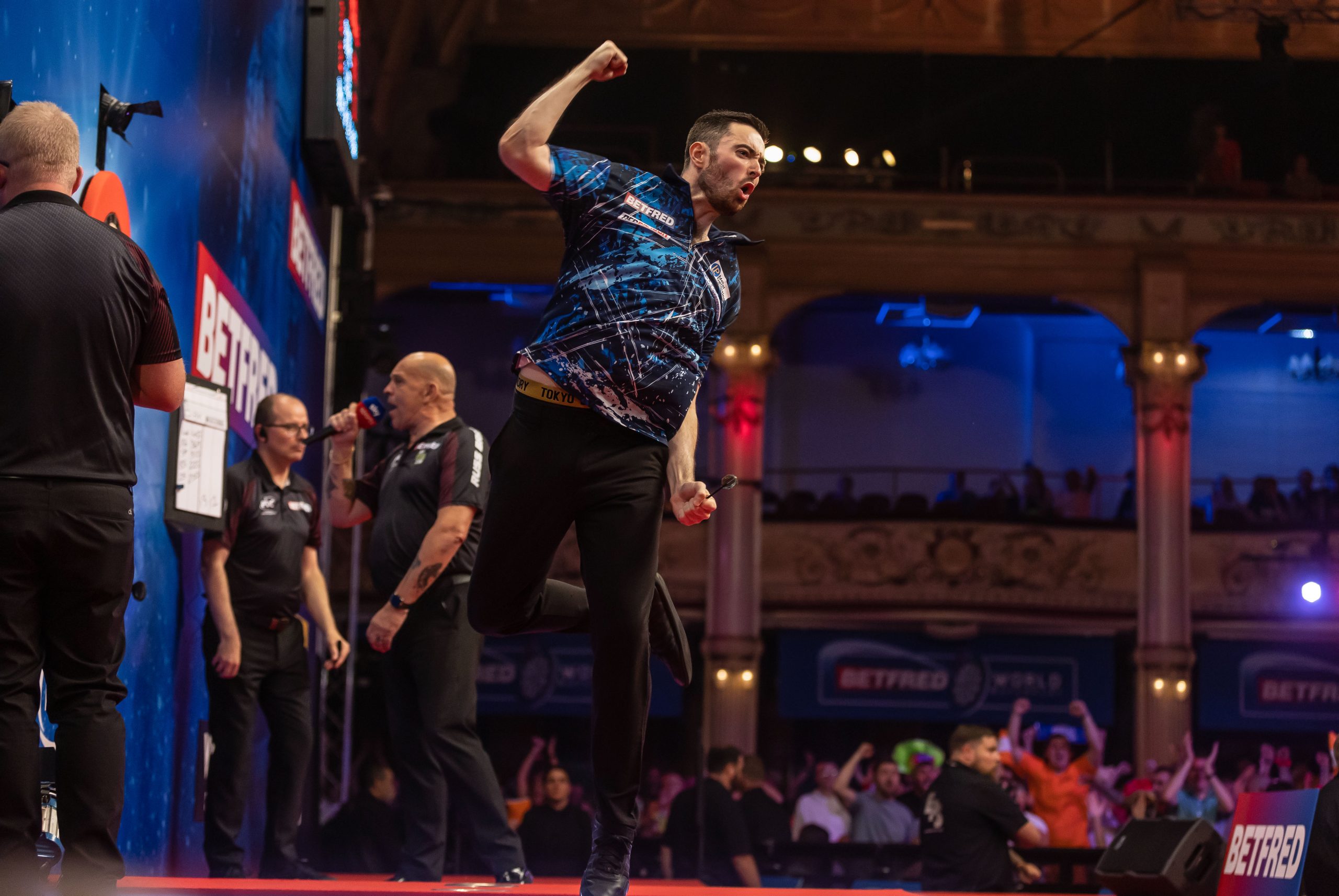 Luke gives Dirk the Hump in last-gasp thriller - Oche 180