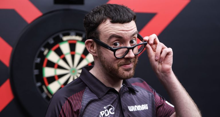 WARE ADMITS HE NEARLY QUIT DARTS - Oche 180