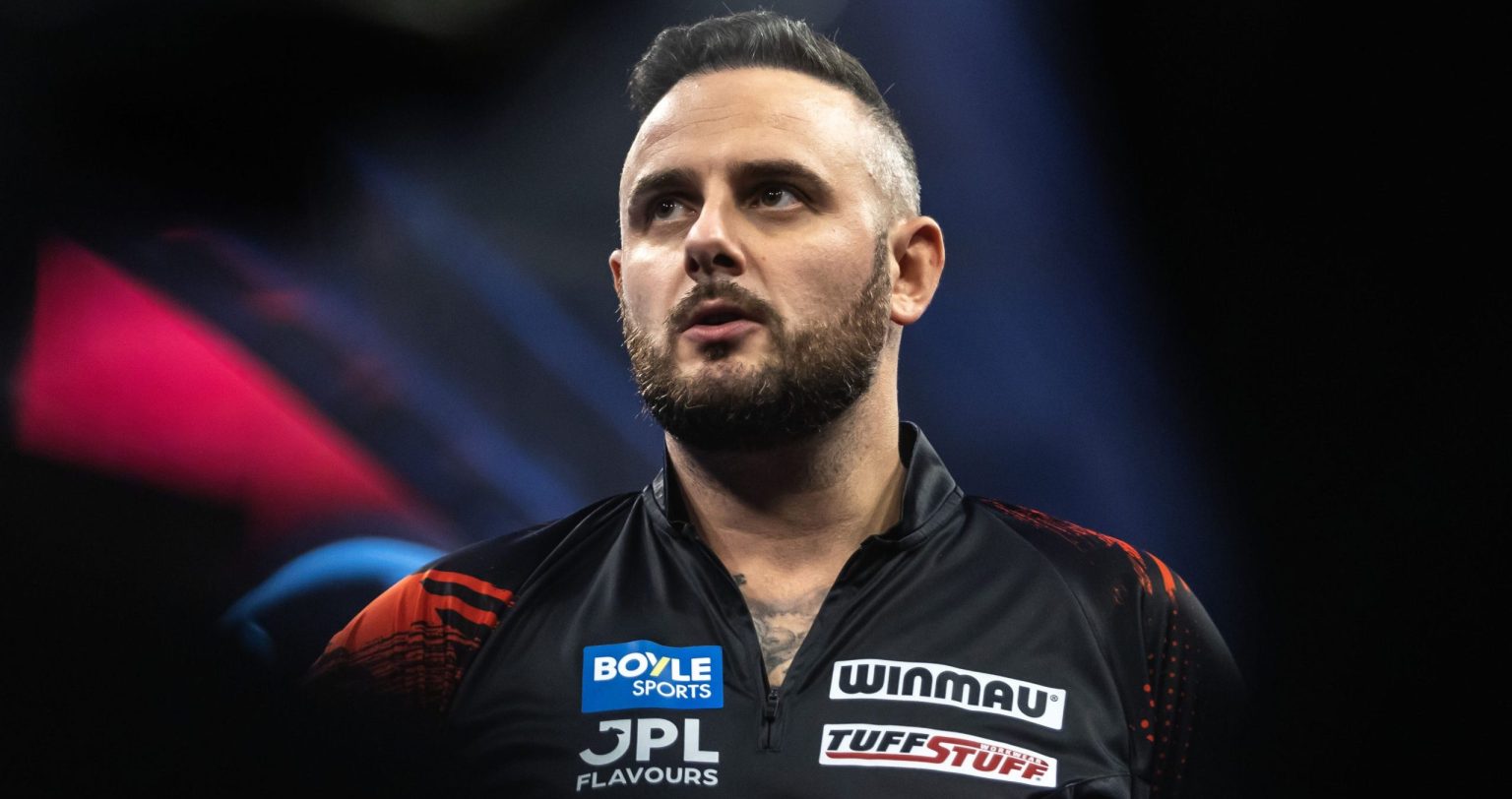 CULLEN UNCONVINCED BY GROWING COACHING SCENE IN DARTS - Oche 180