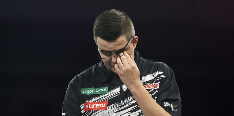 VAN VEEN ACCUSED OF OVERTHINKING DURING FORM SLUMP - Oche 180